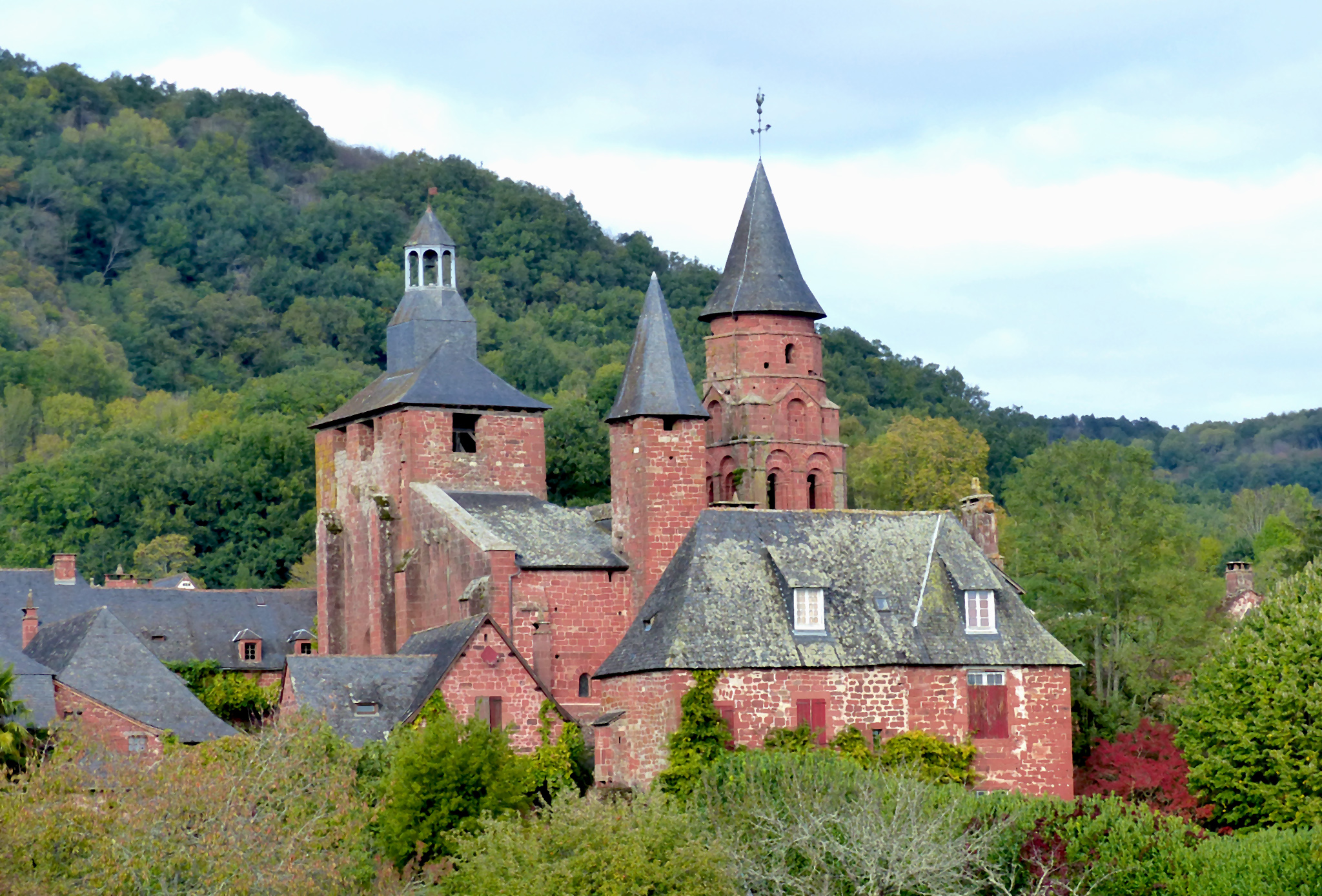 Collonges la Rouge, la bien-nommée. | Viens, on s'arrache!